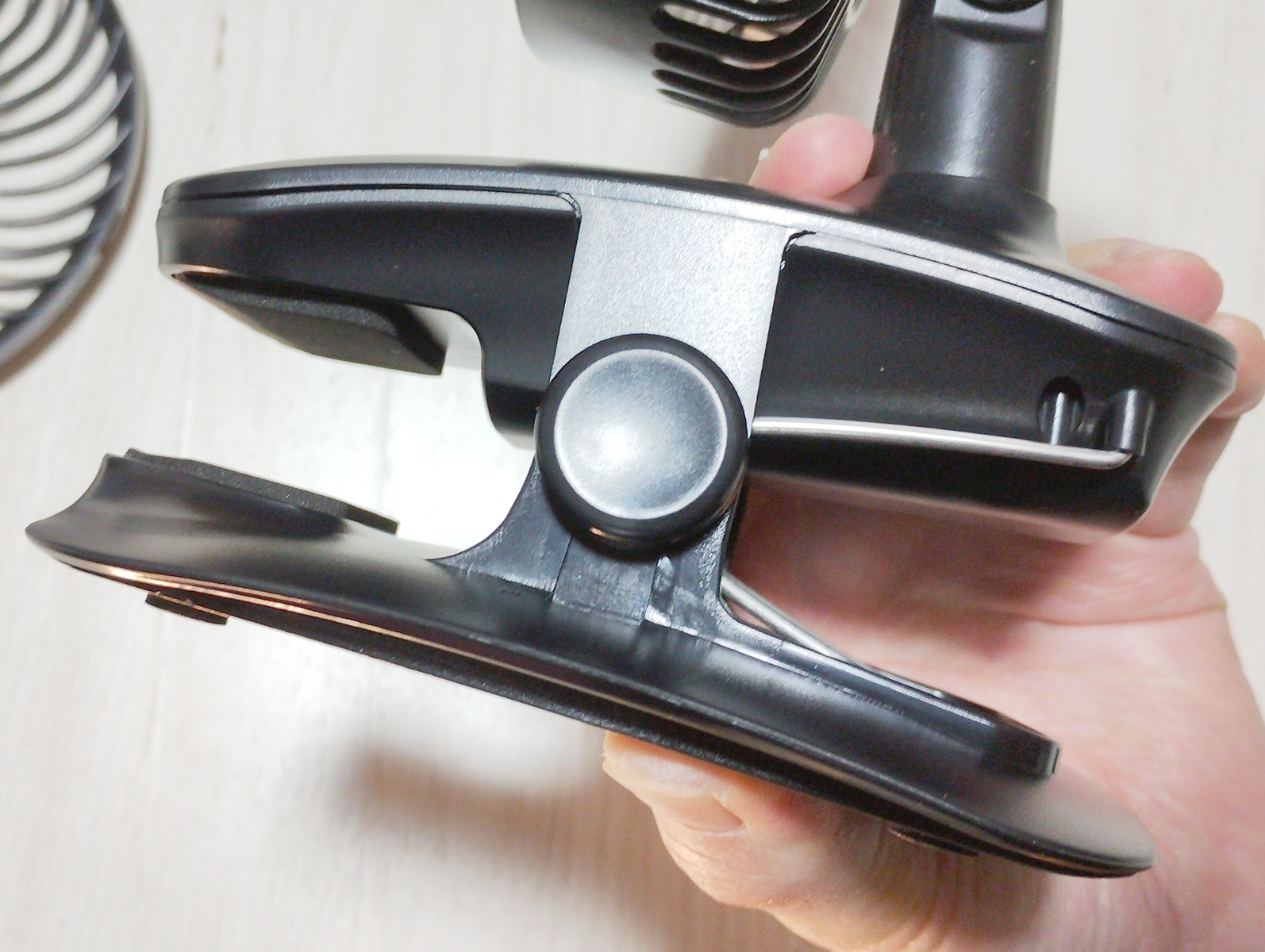 【レビュー】KEYNICEクリップ式&卓上USB扇風機KN-618は広い可動域で用途多彩！掃除の仕方も紹介【口コミ】 | THE白物家電